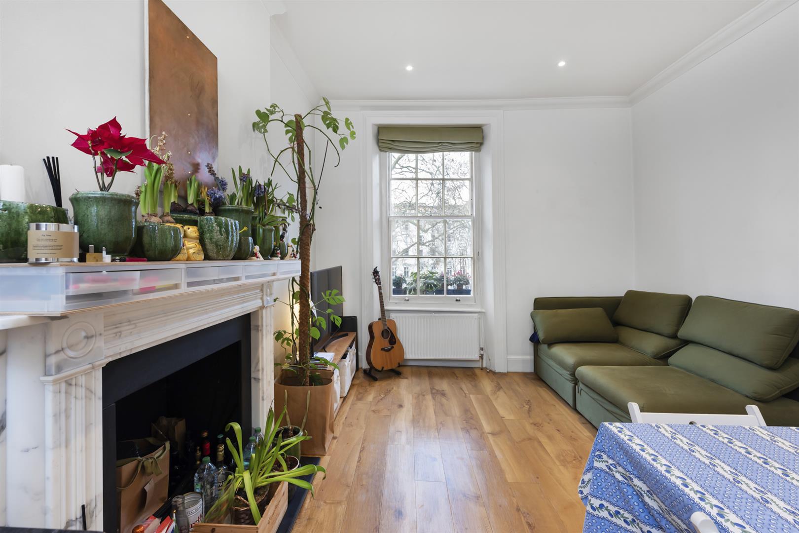 A bright TWO BEDROOM APARTMENT of approx. 607 sq.ft (56.40 sq.m) in ...